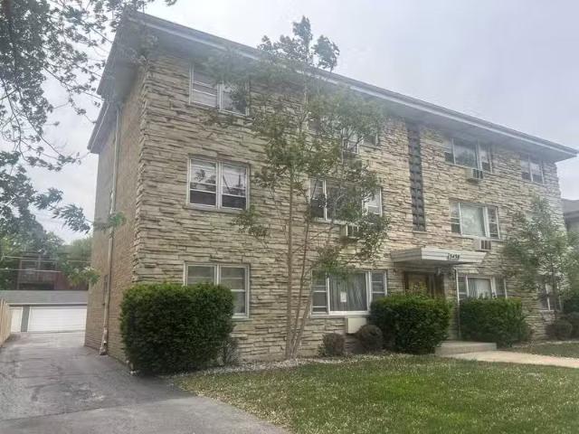 2 Bedroom Apartment in Berwyn! 3438 Oak Park Ave #6