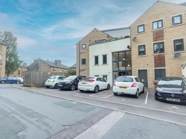 2 Bedroom Apartment Keighley Bradford 100685108