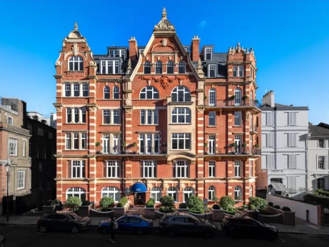 2 Bedroom Apartment Kensington London LS102596609