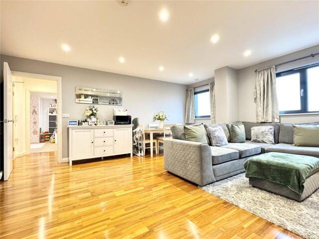 2 Bedroom Apartment Kent Kent 98577959