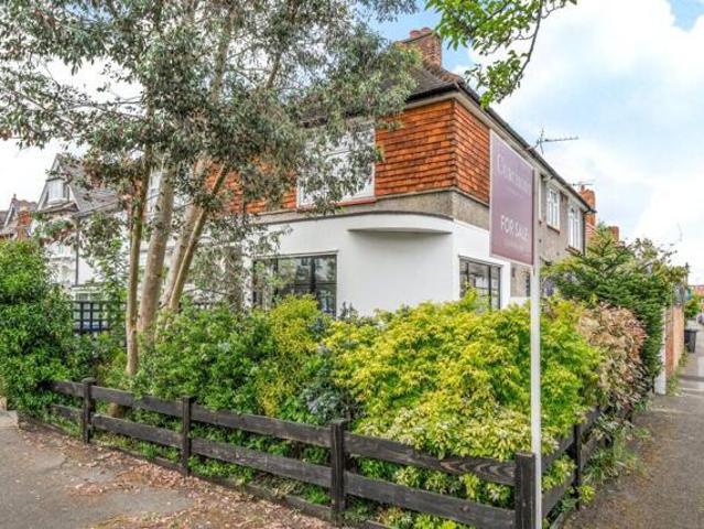 2 Bedroom Apartment Kingston Upon Thames Greater London LS99523710