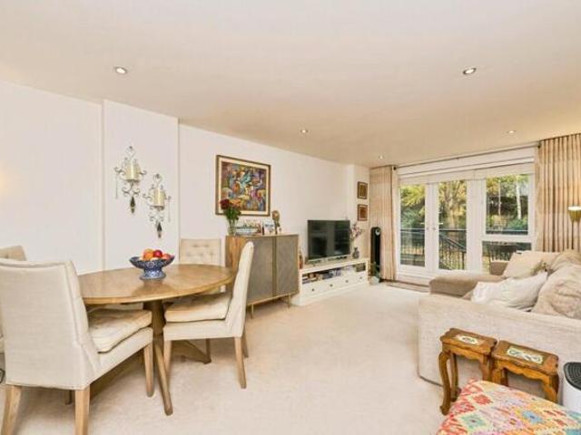 2 Bedroom Apartment Kingston Upon Thames Greater London LS99277901