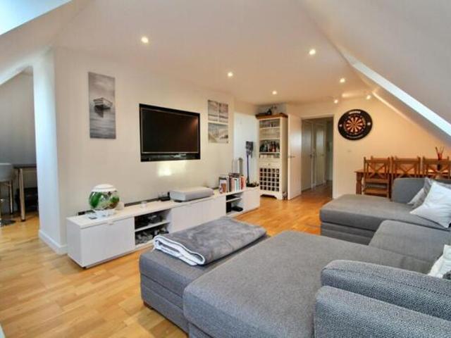 2 Bedroom Apartment Lymington Hampshire LS100540982
