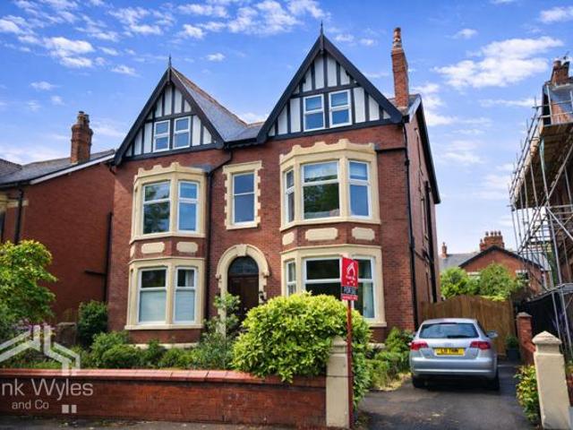 2 Bedroom Apartment Lancs Lancashire 101277977