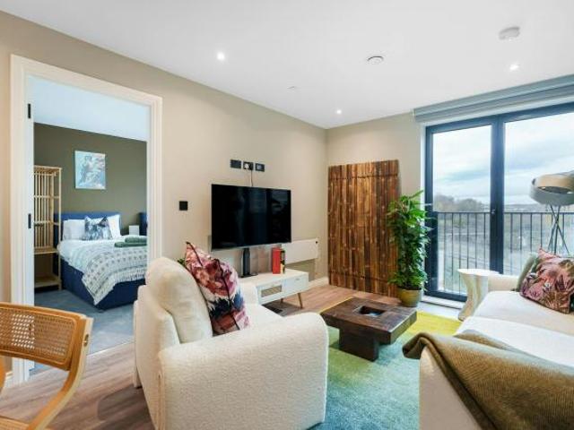2 Bedroom Apartment Leeds Leeds LS86225787