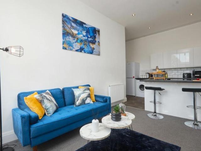 2 Bedroom Apartment Leeds Leeds LS95113390