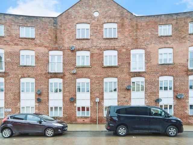 2 Bedroom Apartment Leeds Leeds 100456297