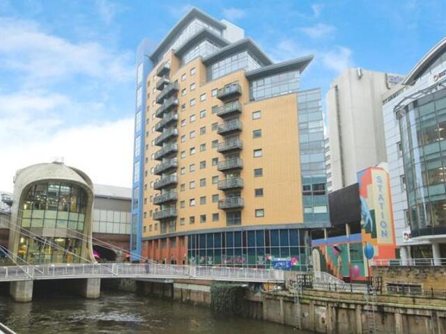 2 Bedroom Apartment Leeds Leeds 100685151