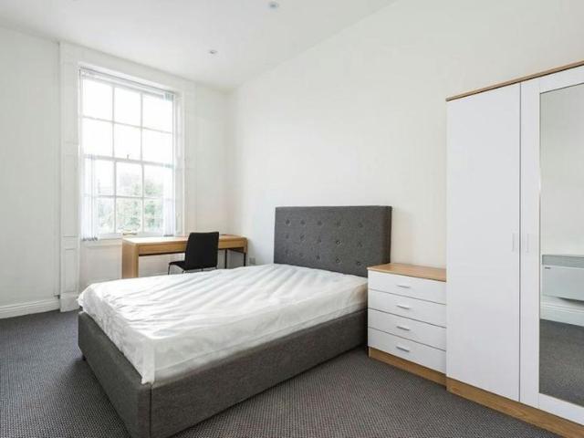 2 Bedroom Apartment Leeds Leeds 95114107