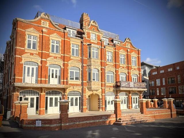 2 Bedroom Apartment Leigh Southend on Sea 101119333
