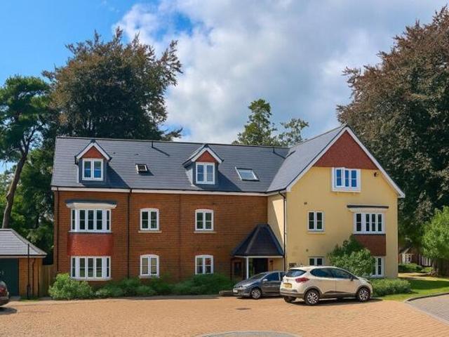 2 Bedroom Apartment Liphook Hampshire 101678642