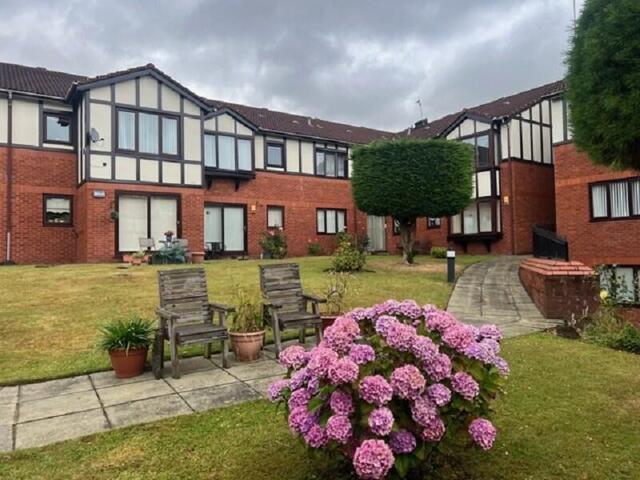 2 Bedroom Apartment Liverpool Merseyside 100987893