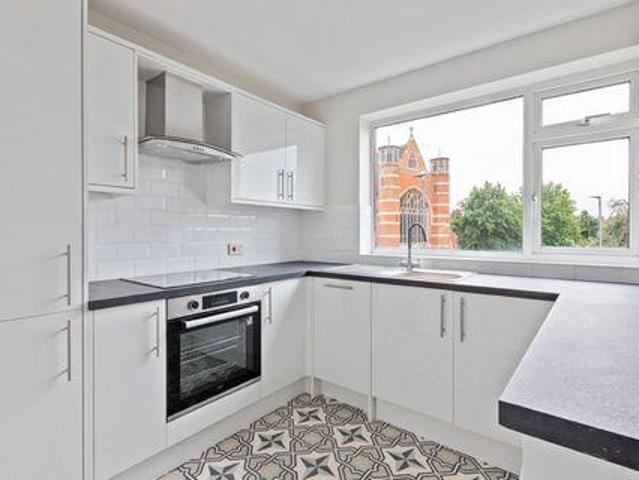 2 Bedroom Apartment London England LS103015328