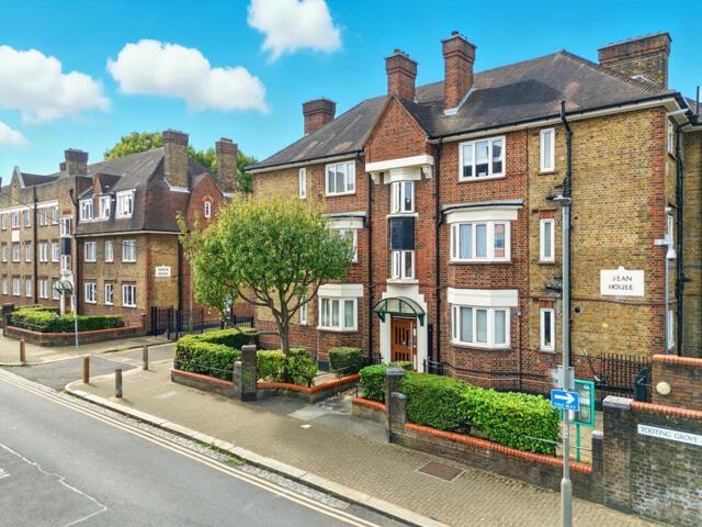 2 Bedroom Apartment London Greater London 98204774