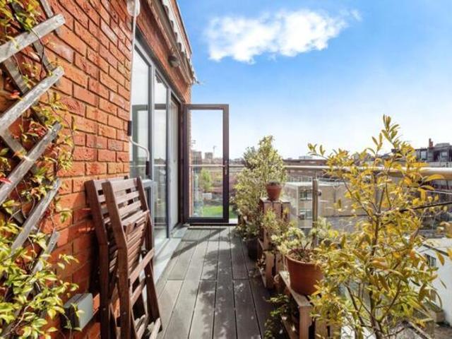 2 Bedroom Apartment London Greater London 98718365
