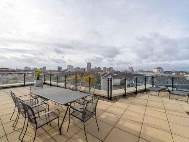 2 Bedroom Apartment London Greater London 98718309