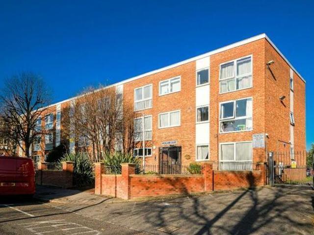 2 Bedroom Apartment London Greater London 98800931