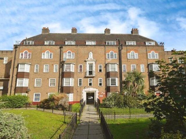 2 Bedroom Apartment London Greater London 98834350