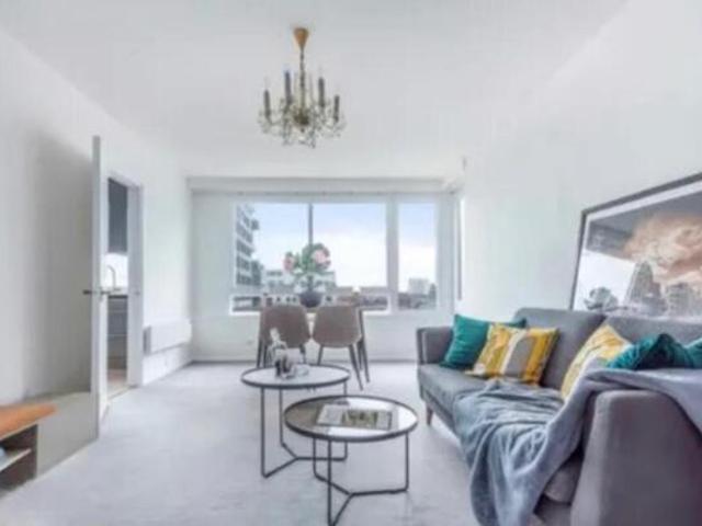 2 Bedroom Apartment London Greater London 98834637