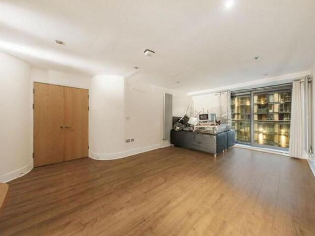 2 Bedroom Apartment London Greater London 98903213