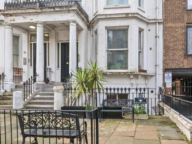 2 Bedroom Apartment London Greater London 99054746