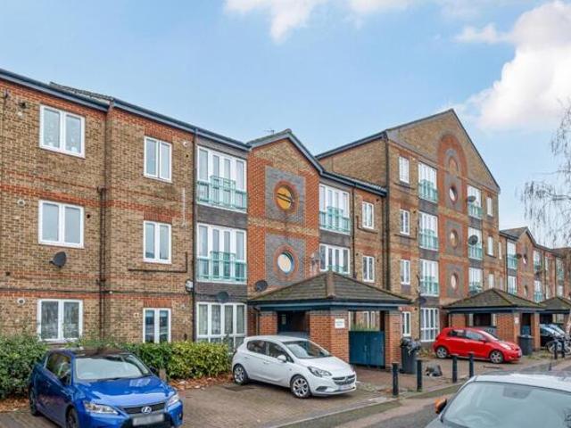 2 Bedroom Apartment London Greater London 99029280