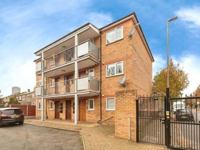 2 Bedroom Apartment London Greater London 99315307