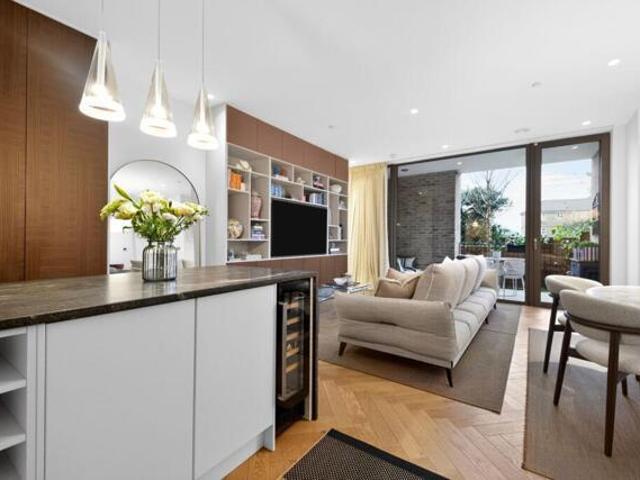 2 Bedroom Apartment London Greater London 99437259