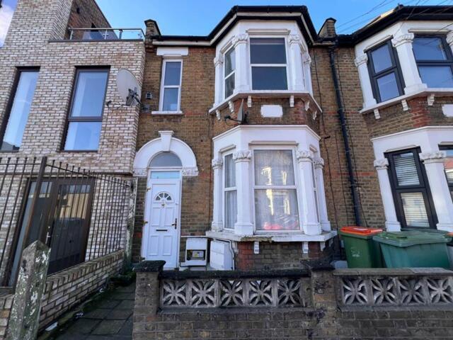 2 Bedroom Apartment London Greater London 99641951