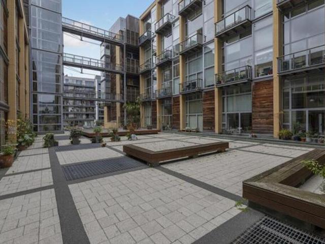 2 Bedroom Apartment London Greater London 99641962