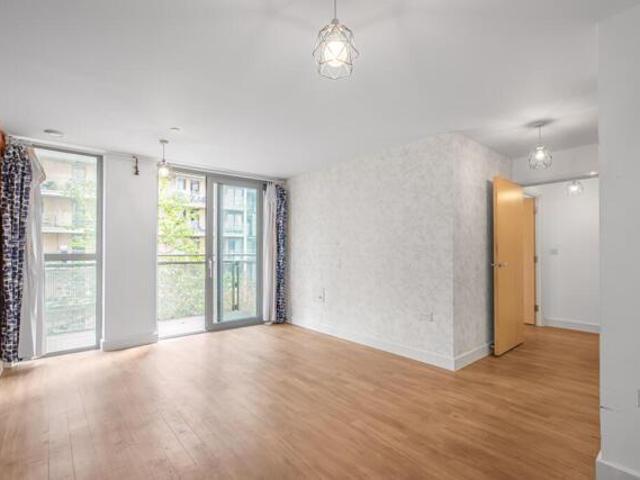 2 Bedroom Apartment London Greater London 99840151