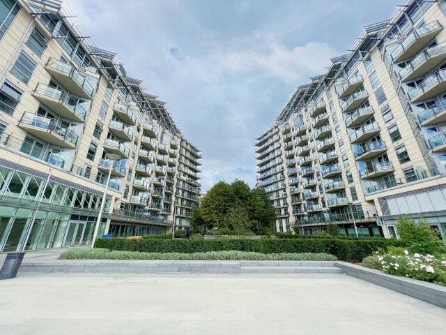 2 Bedroom Apartment London Greater London 99895209