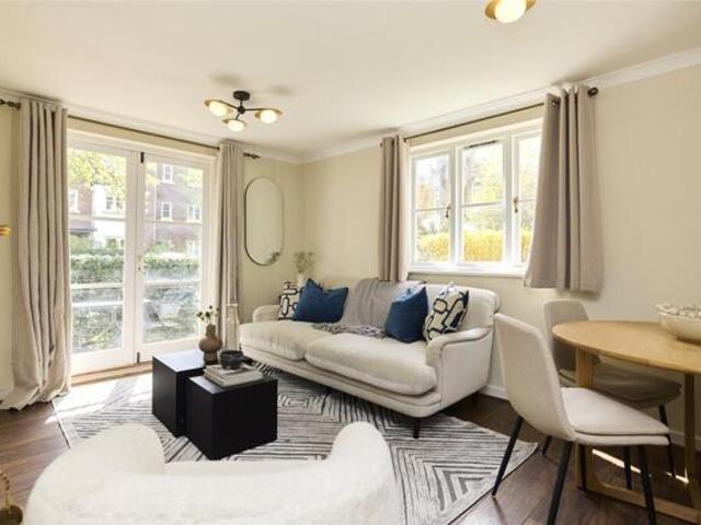 2 Bedroom Apartment London Greater London 100540932