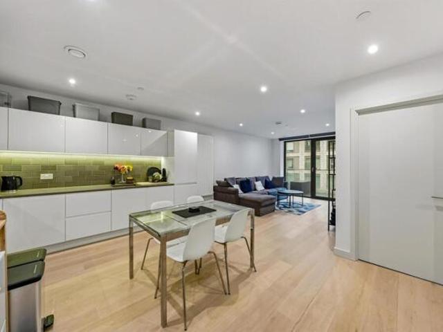 2 Bedroom Apartment London Greater London 100541065