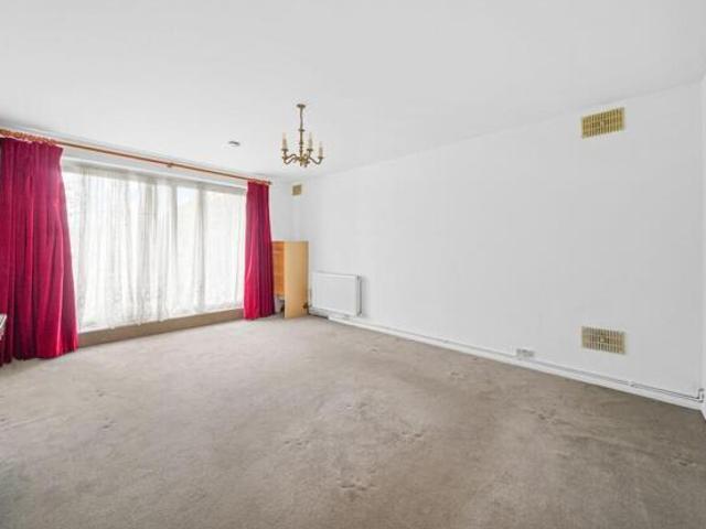 2 Bedroom Apartment London Greater London 100648717