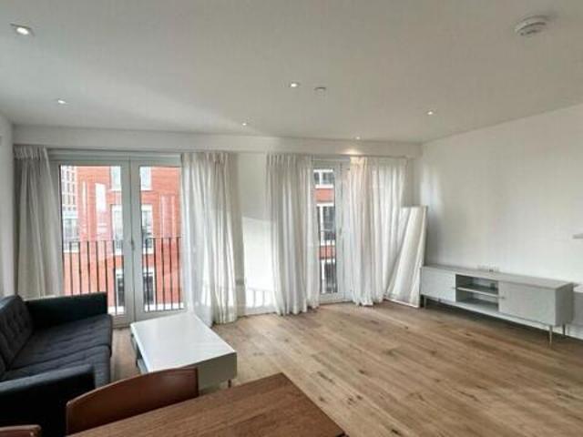 2 Bedroom Apartment London Greater London 100685017