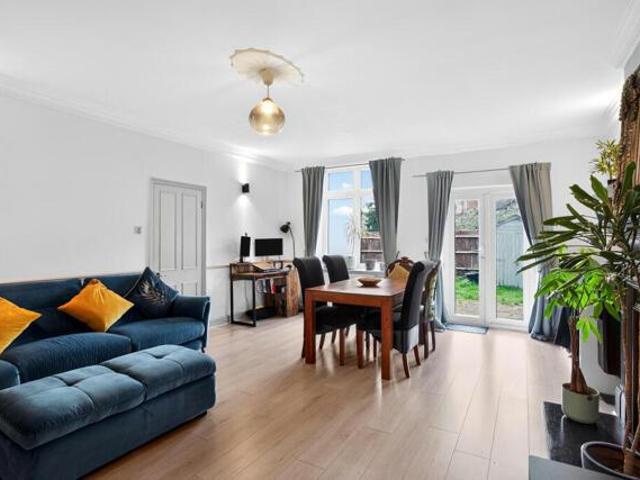 2 Bedroom Apartment London Greater London 100158591