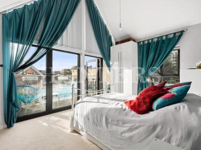 2 Bedroom Apartment London Greater London LS100398274