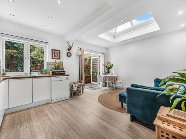 2 Bedroom Apartment London Greater London LS100316943