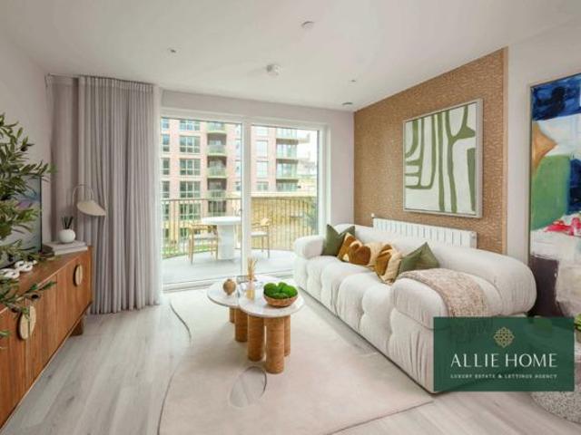 2 Bedroom Apartment London Greater London LS100825020