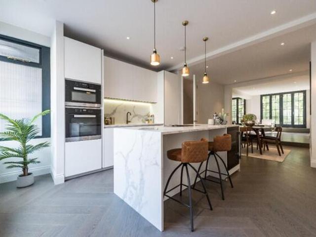2 Bedroom Apartment London Greater London LS101059909