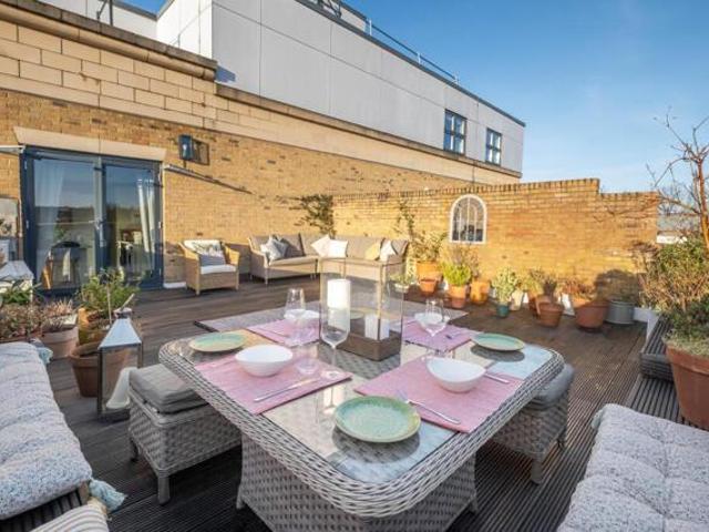 2 Bedroom Apartment London Greater London LS101168407