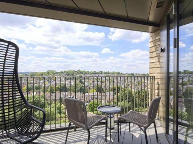 2 Bedroom Apartment London Greater London LS102023808