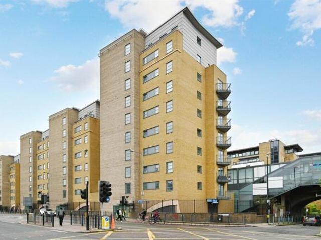 2 Bedroom Apartment London Greater London LS95519556