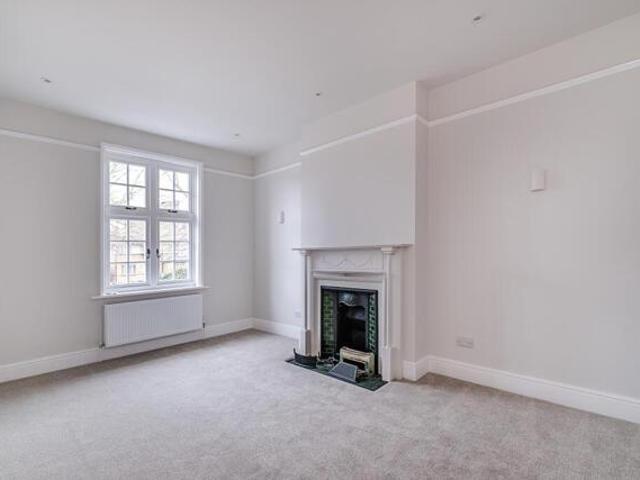 2 Bedroom Apartment London Greater London LS99986340