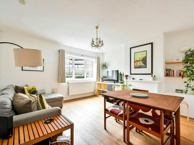 2 Bedroom Apartment London London 104002594