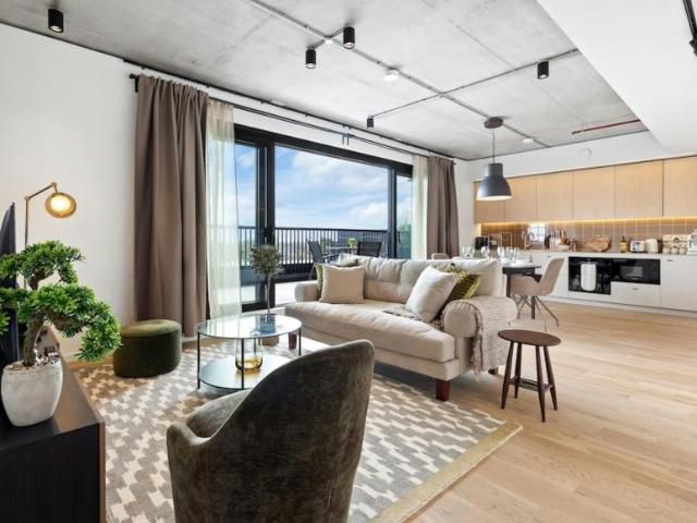 2 Bedroom Apartment London London 104324685