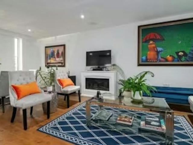 2 Bedroom Apartment London London 104324805