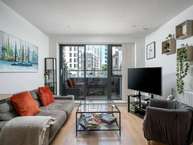 2 Bedroom Apartment London London 100124390
