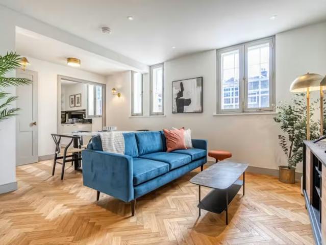 2 Bedroom Apartment London London 100333616